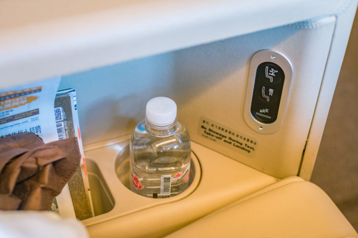 世界品位，东方魅力？还差了点儿火候——东航旗舰 MU588 纽约JFK-上海PVG 777-300ER头等舱体验 - 美国信用卡指南