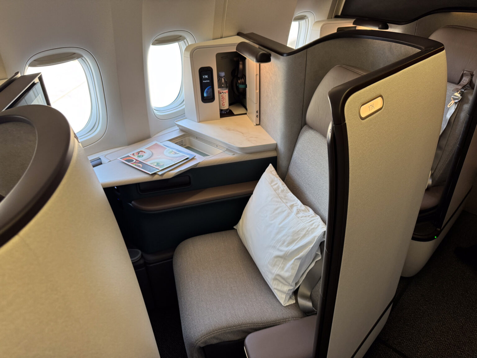 国泰航空尔雅公务舱（Aria Suite）PEK-HKG飞行简报 - 美国信用卡指南