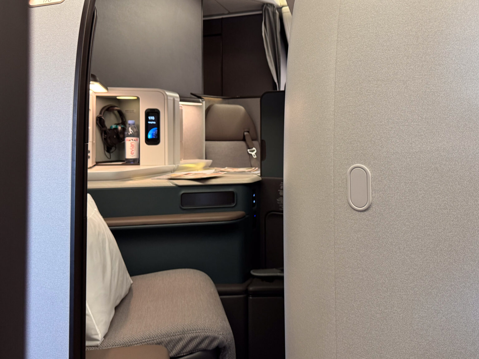 国泰航空尔雅公务舱（Aria Suite）PEK-HKG飞行简报 - 美国信用卡指南