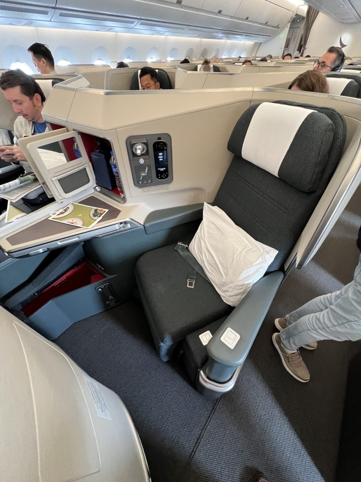 久违的越洋两舱：JFK-HKG-PEK 国泰(CX)商务舱体验 - 美国信用卡指南